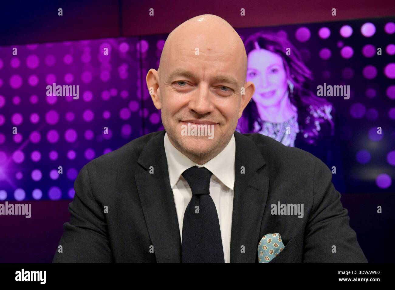 Marc Felix Serrao in der ARD-Talkshow maischberger im Studio Berlin ...