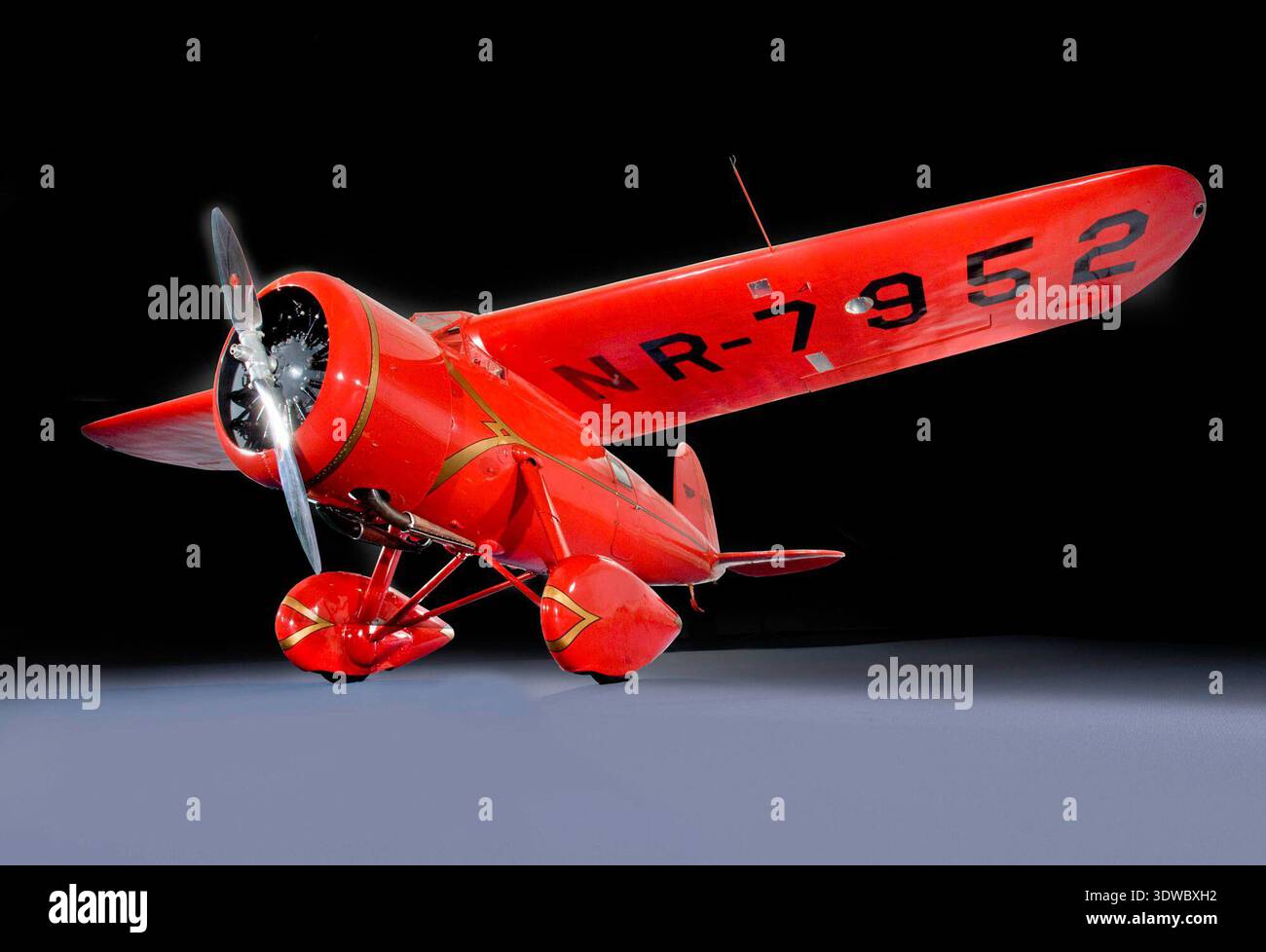 Lockheed Vega 5B NR7952 was a single-engine high-wing cabin monoplane ...