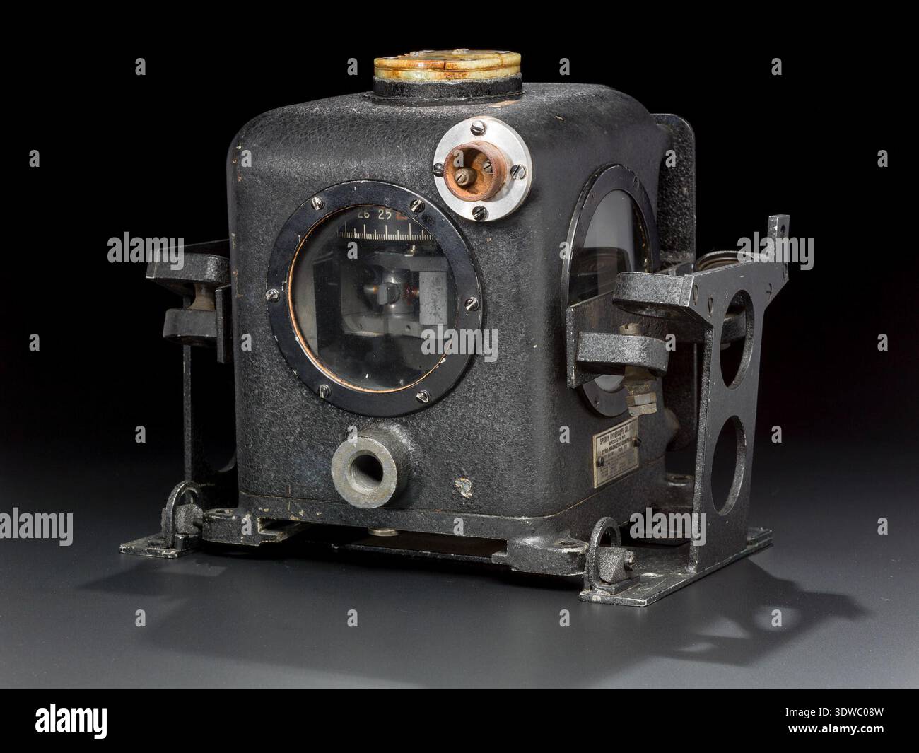 Analog cockpit display device hi-res stock photography and images - Alamy