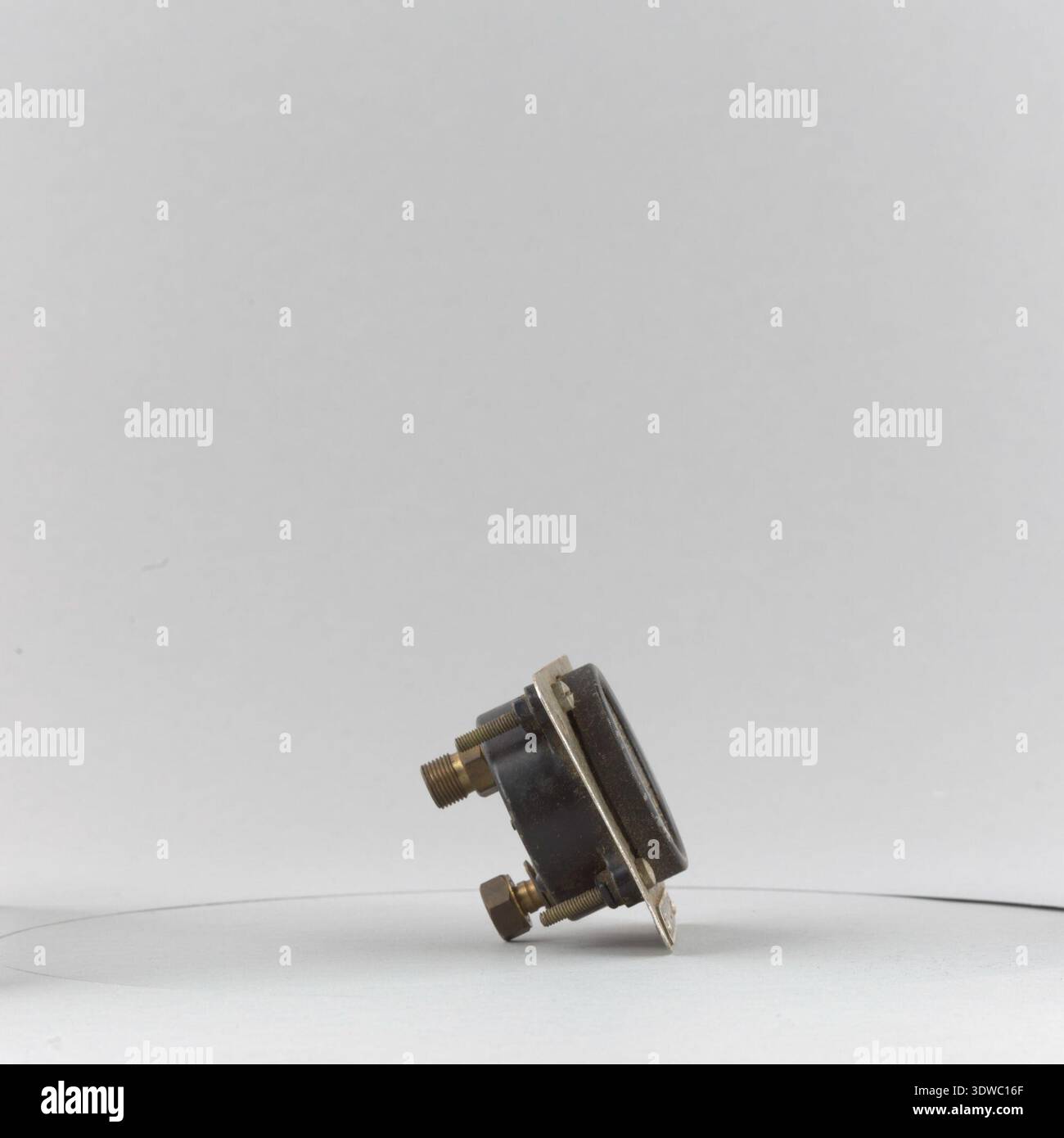 Pressure calibration indicator unit hi-res stock photography and images ...