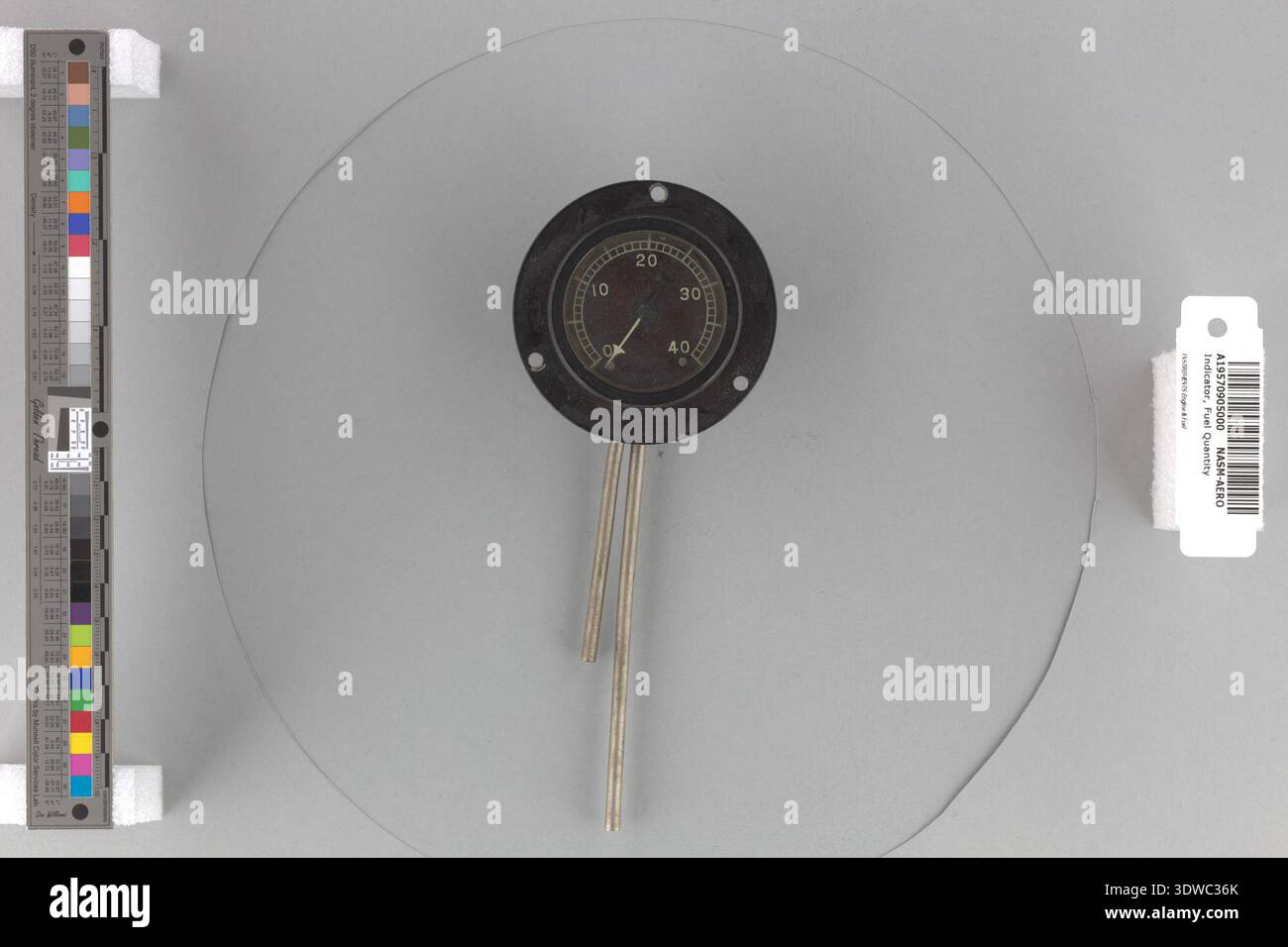 Ca 1918 prototype fuel quantity gauge hi-res stock photography and ...