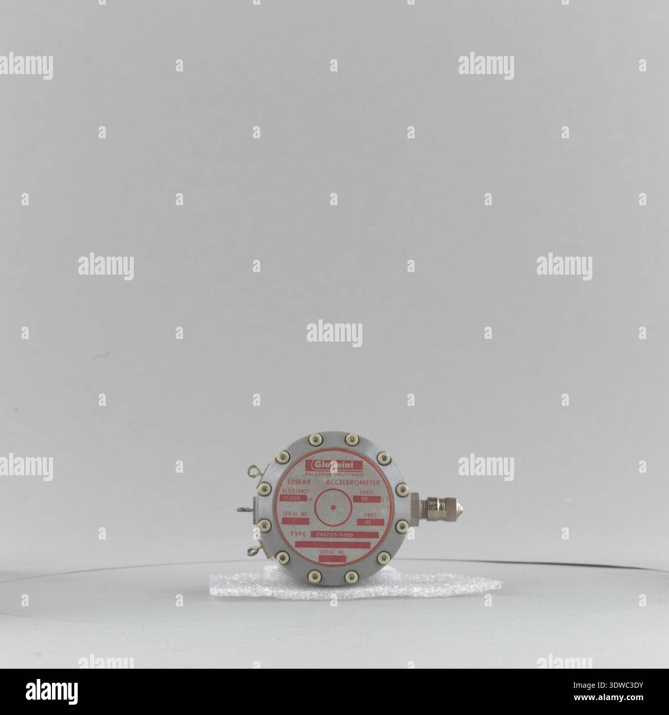 Mechanical acceleration transducer hi-res stock photography and images ...