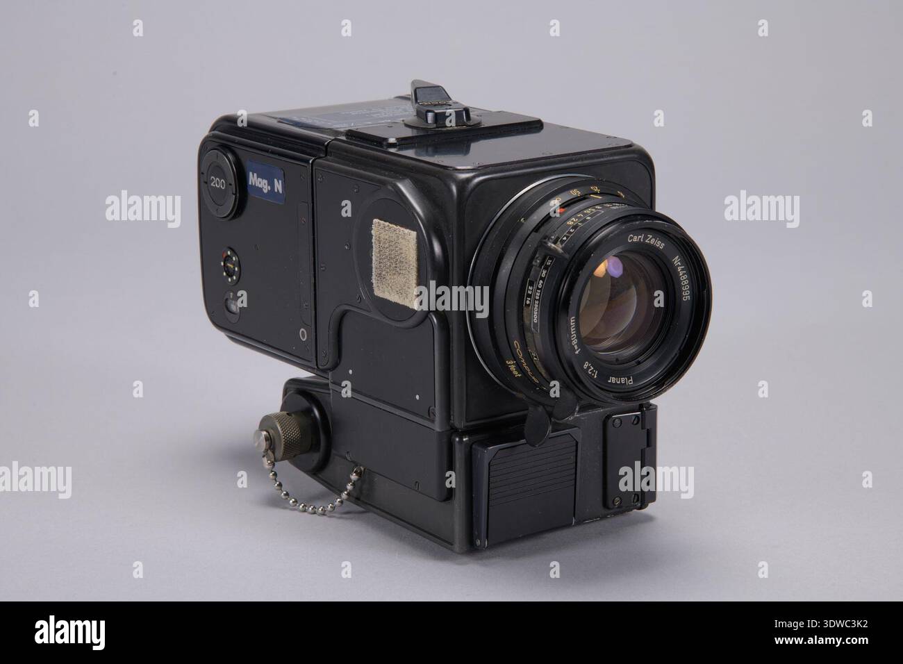 Hasselblad 70mm camera was a Swedish-manufactured medium-format camera ...