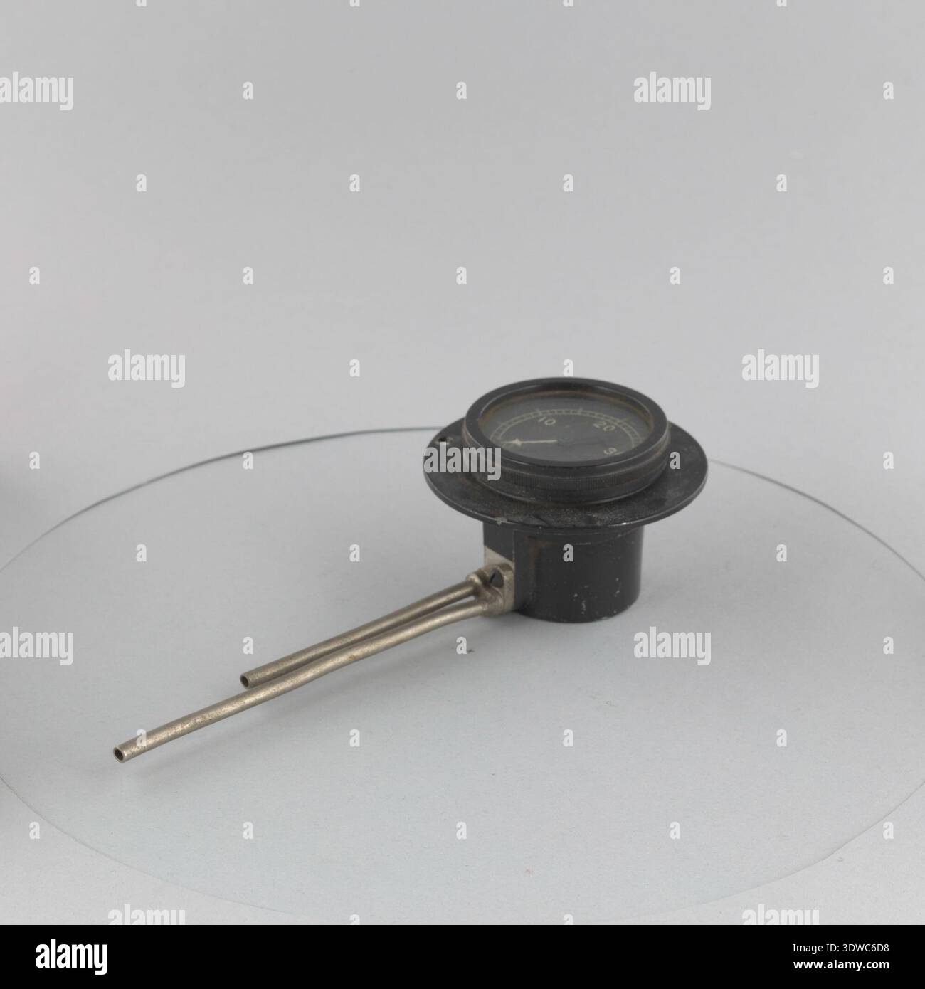 Ca 1918 prototype fuel quantity gauge hi-res stock photography and ...