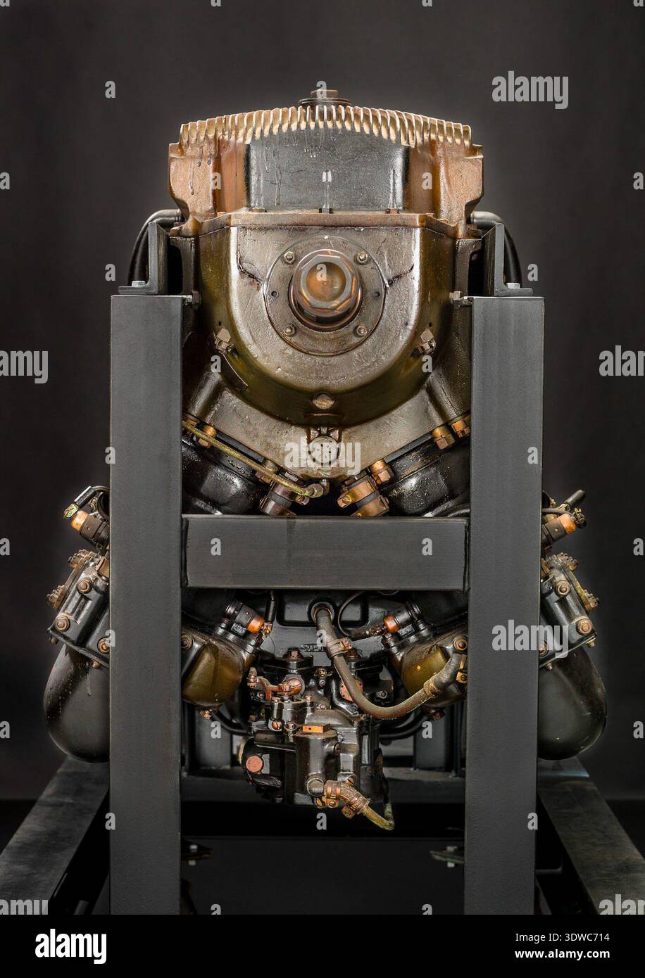 Packard 2A-1500 was a circa 1925 American inverted V-12 liquid-cooled ...
