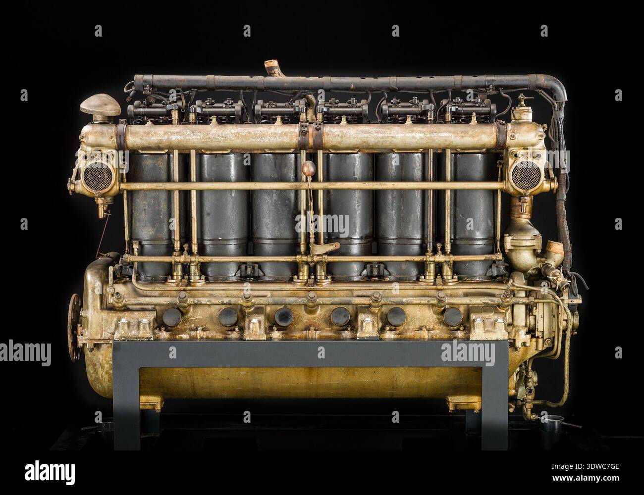 Maybach motorenbau aircraft engine hi-res stock photography and images ...
