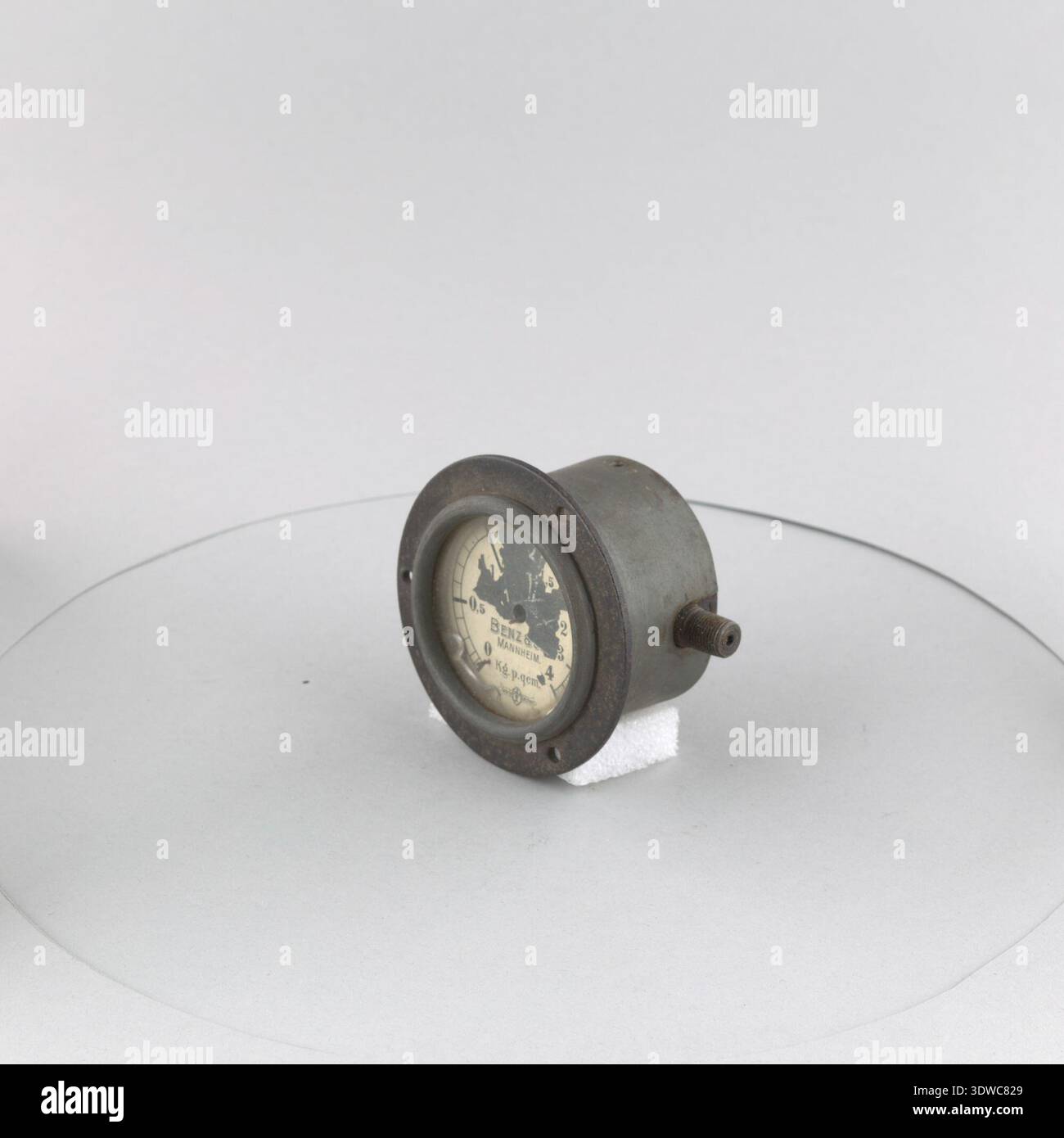 Aircraft lubrication system hardware hi-res stock photography and ...