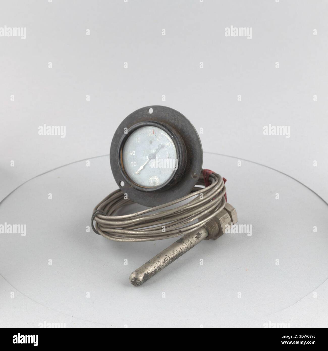 Cylindrical mechanical thermometer housing hi-res stock photography and ...