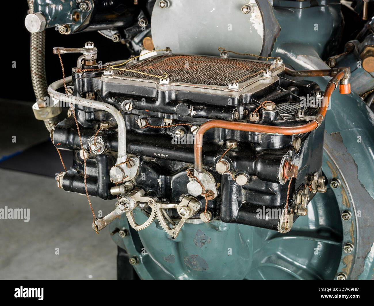 28 liter displacement engine hi-res stock photography and images - Alamy