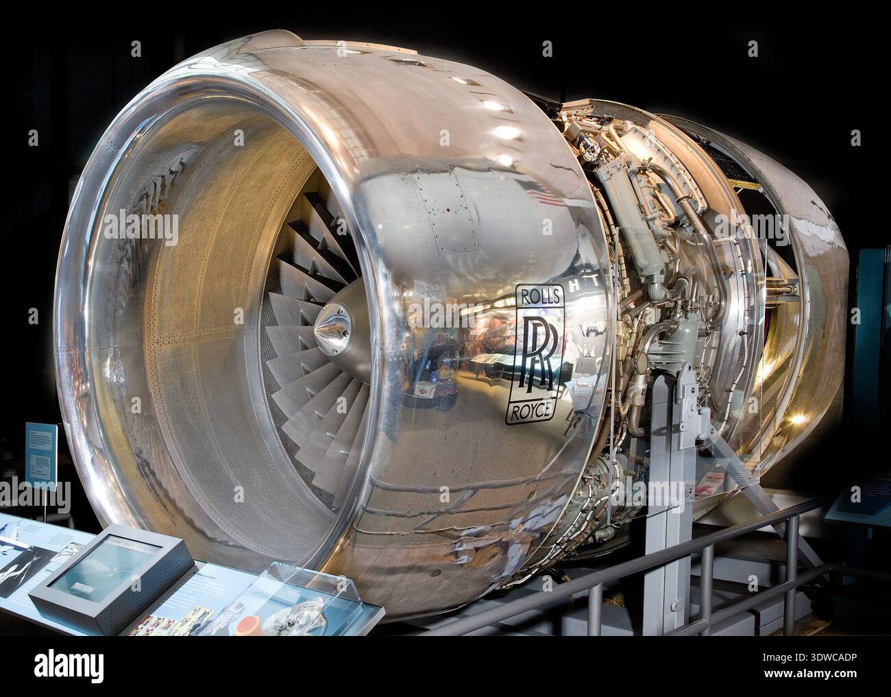 The Rolls-Royce RB211-22 is a three-shaft turbofan engine that ...