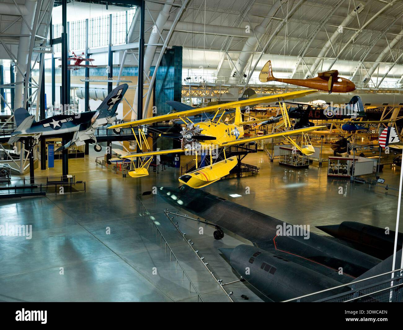 Land and seaplane versions hi-res stock photography and images - Alamy