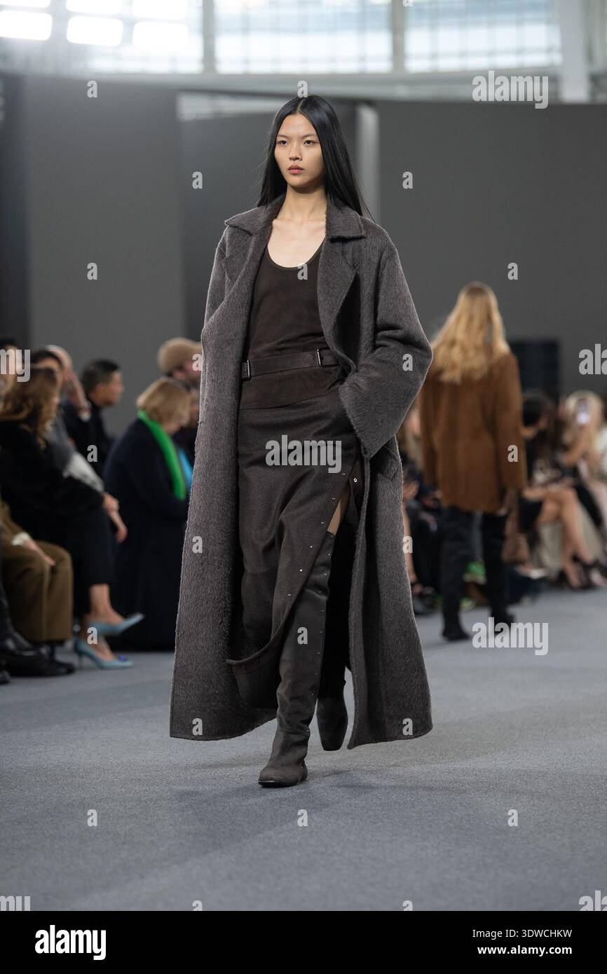 Milano Fashion Week - Women F/W 26-27 Max Mara fashion show Catwalk ...