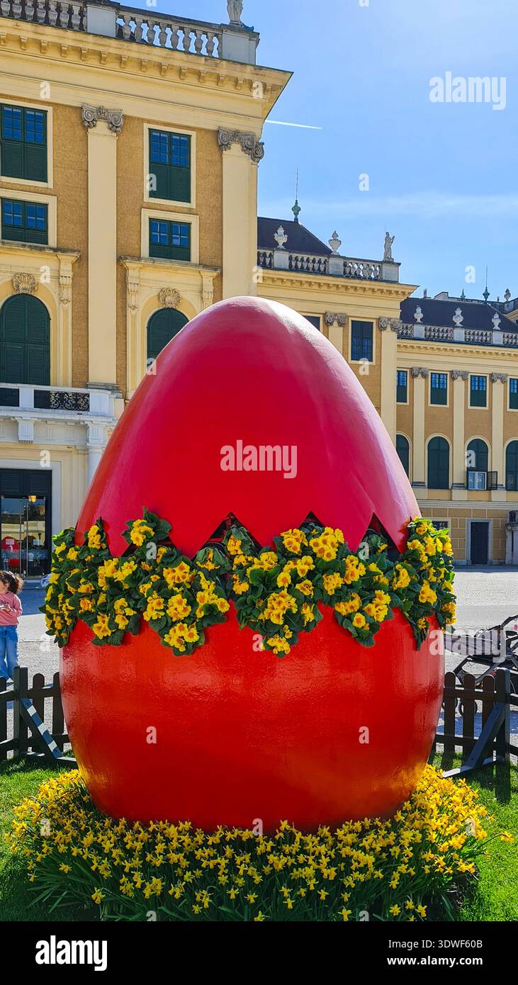 Yellow giant easter egg hi-res stock photography and images - Alamy