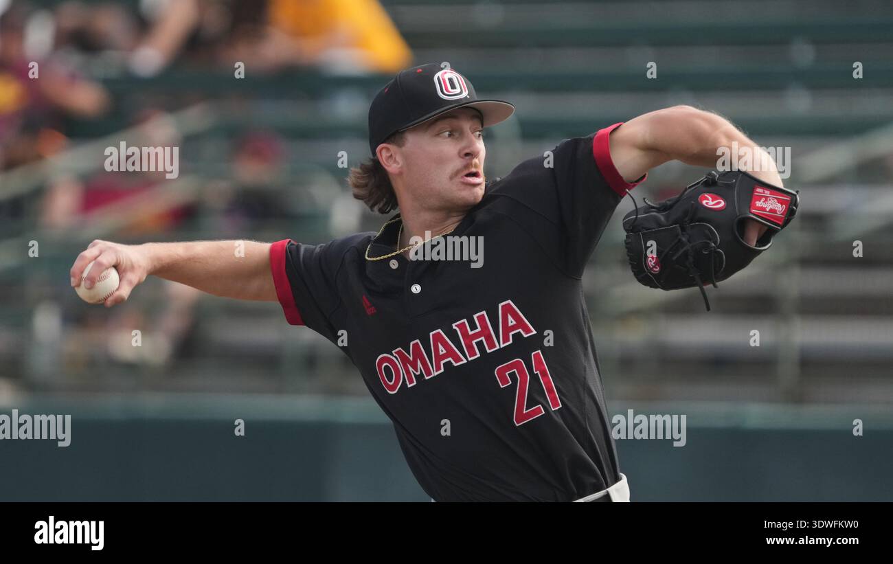 Omaha pitcher Sam Beck (21) during an NCAA softball game against ...