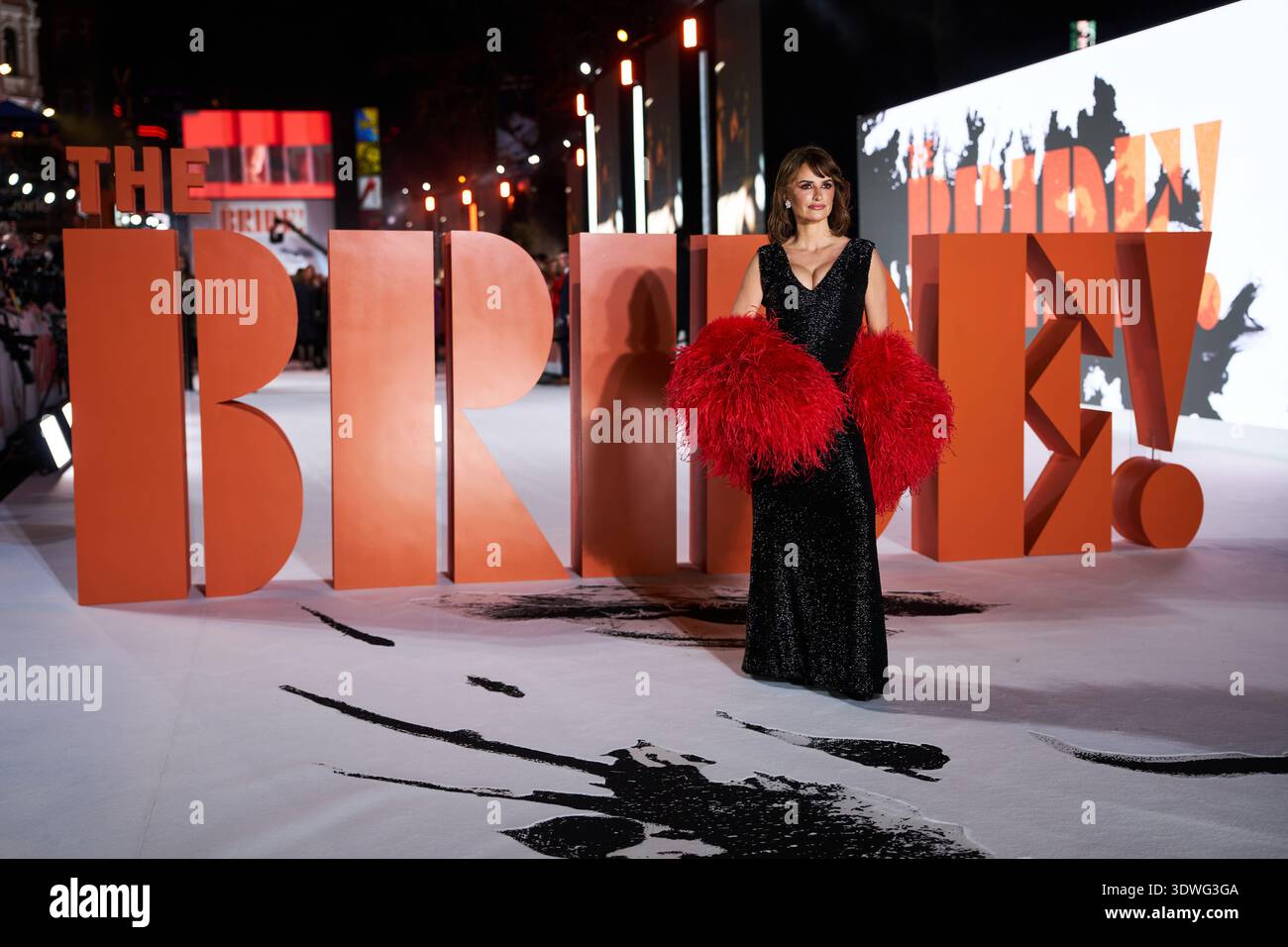 Penelope Cruz poses for photographers upon arrival at the World ...