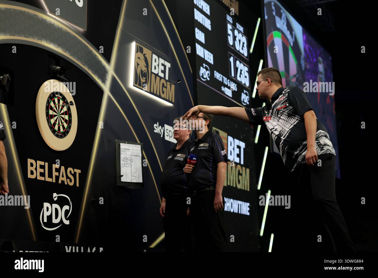 Gian van Veen during match Steve Bunting on night four of the BetMGM ...