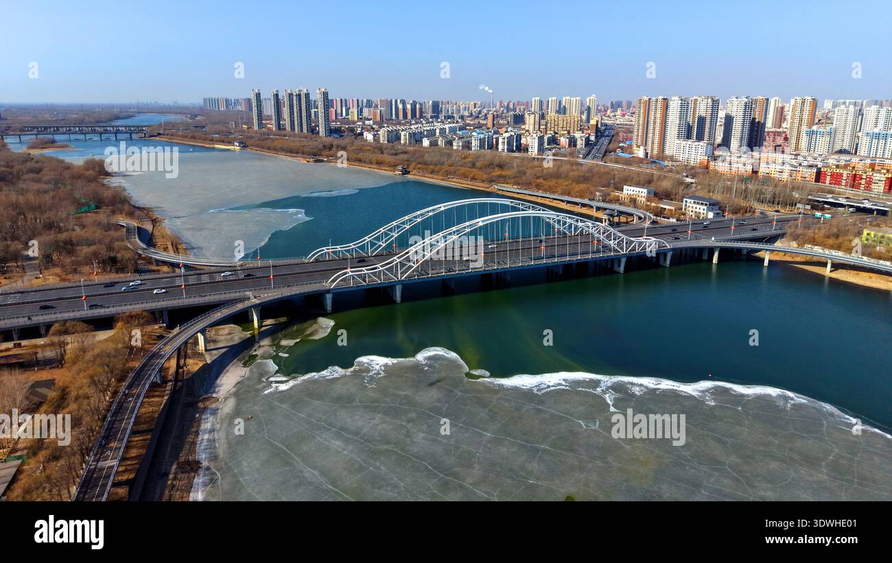 Ice and snow begin to melt on Hun River in Shenyang City, northeast ...