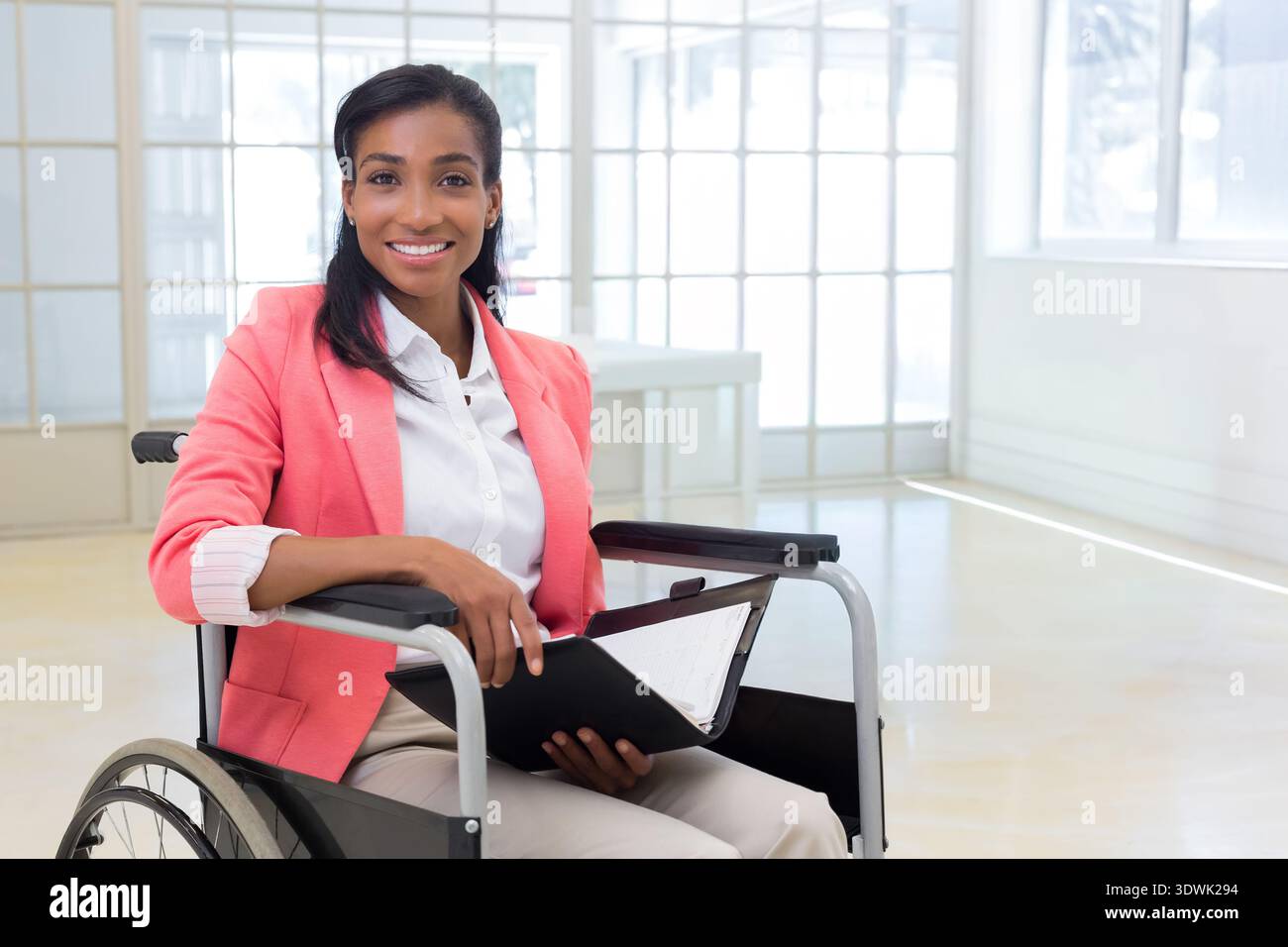 Physicists working hi-res stock photography and images - Alamy