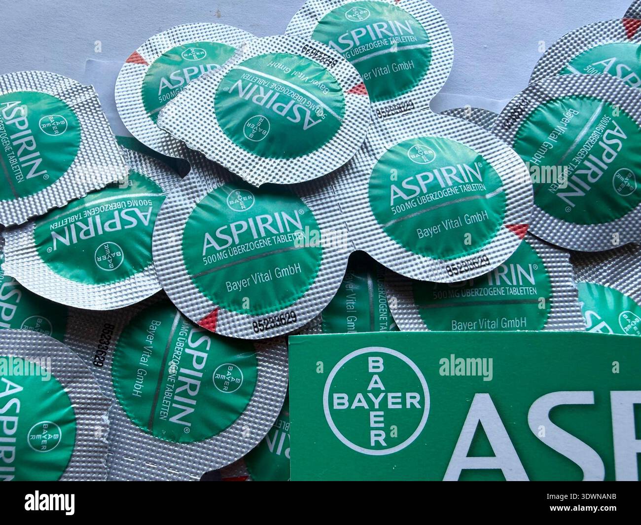 abb / Asprin Tabletten in gruen weisser Verpackung von der Bayer ...