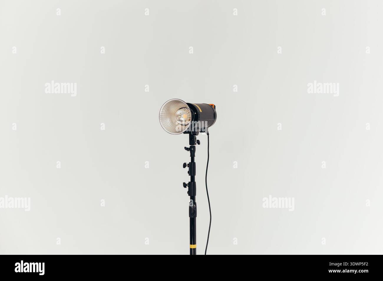 Studio flash on stand hi-res stock photography and images - Alamy