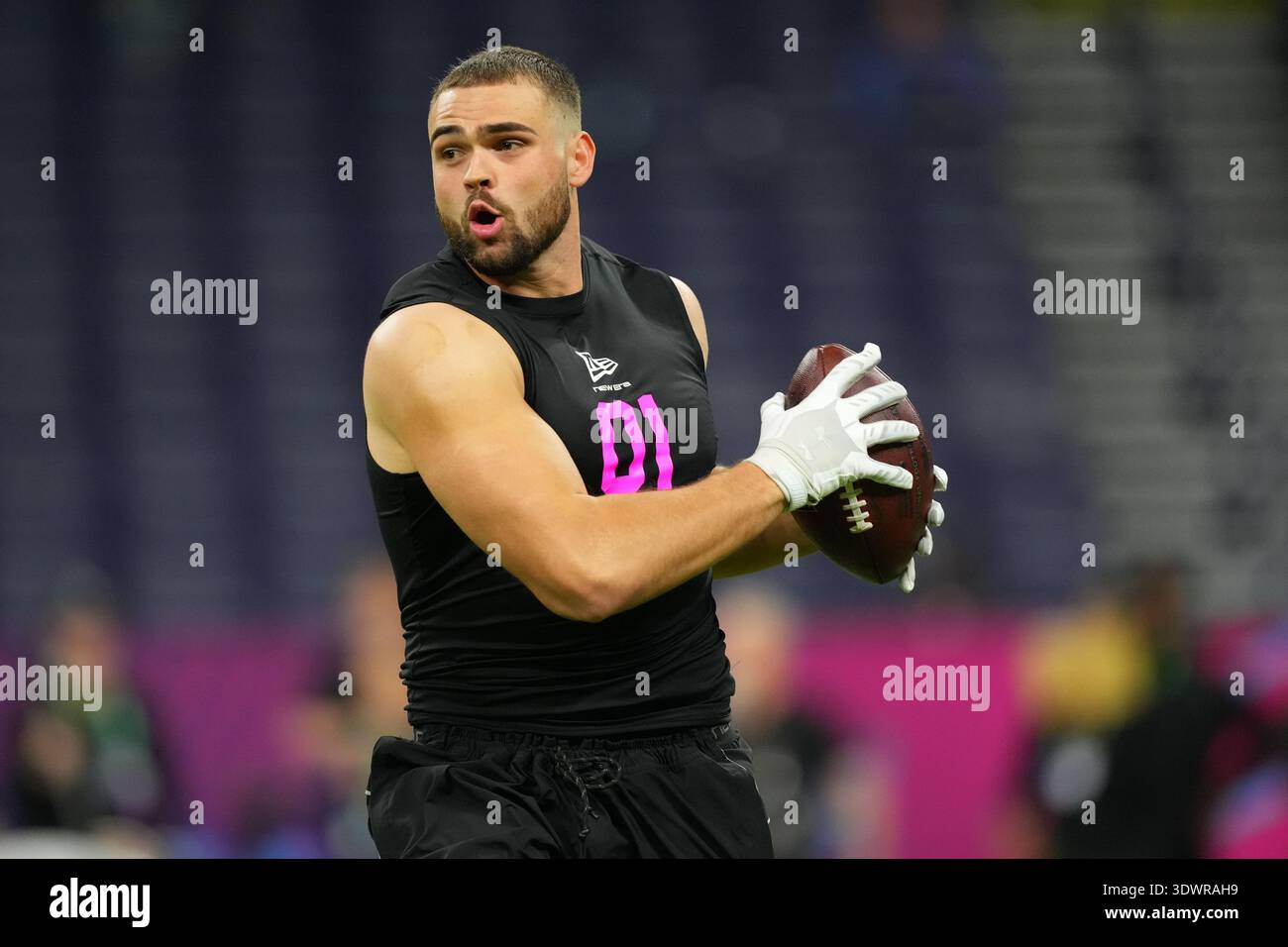 Utah tight end Dallen Bentley (01) runs a drill at the NFL football ...