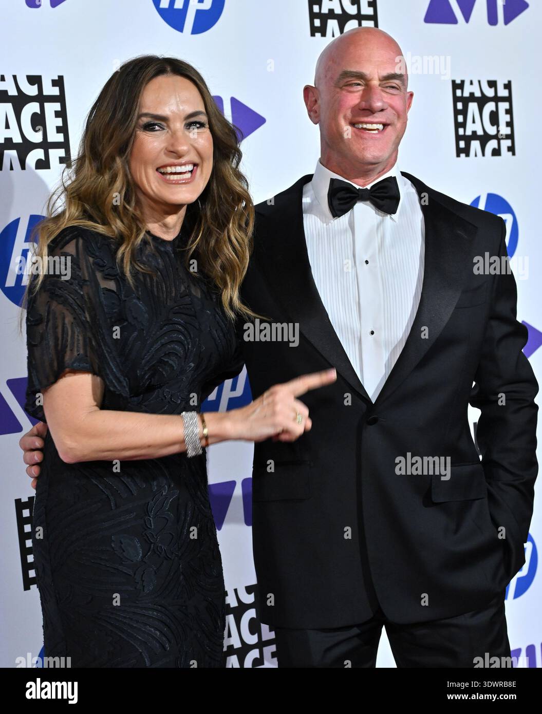 Mariska Hargitay and Chris Meloni arriving to the 76th Annual ACE Eddie ...