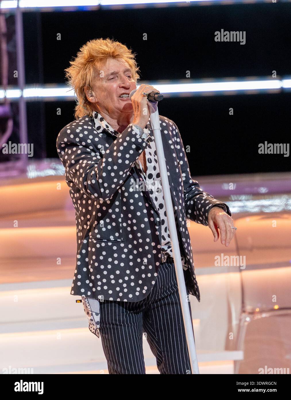 HOLLYWOOD FEB 27 Sir Rod Stewart performs in concert at Hard Rock Live ...