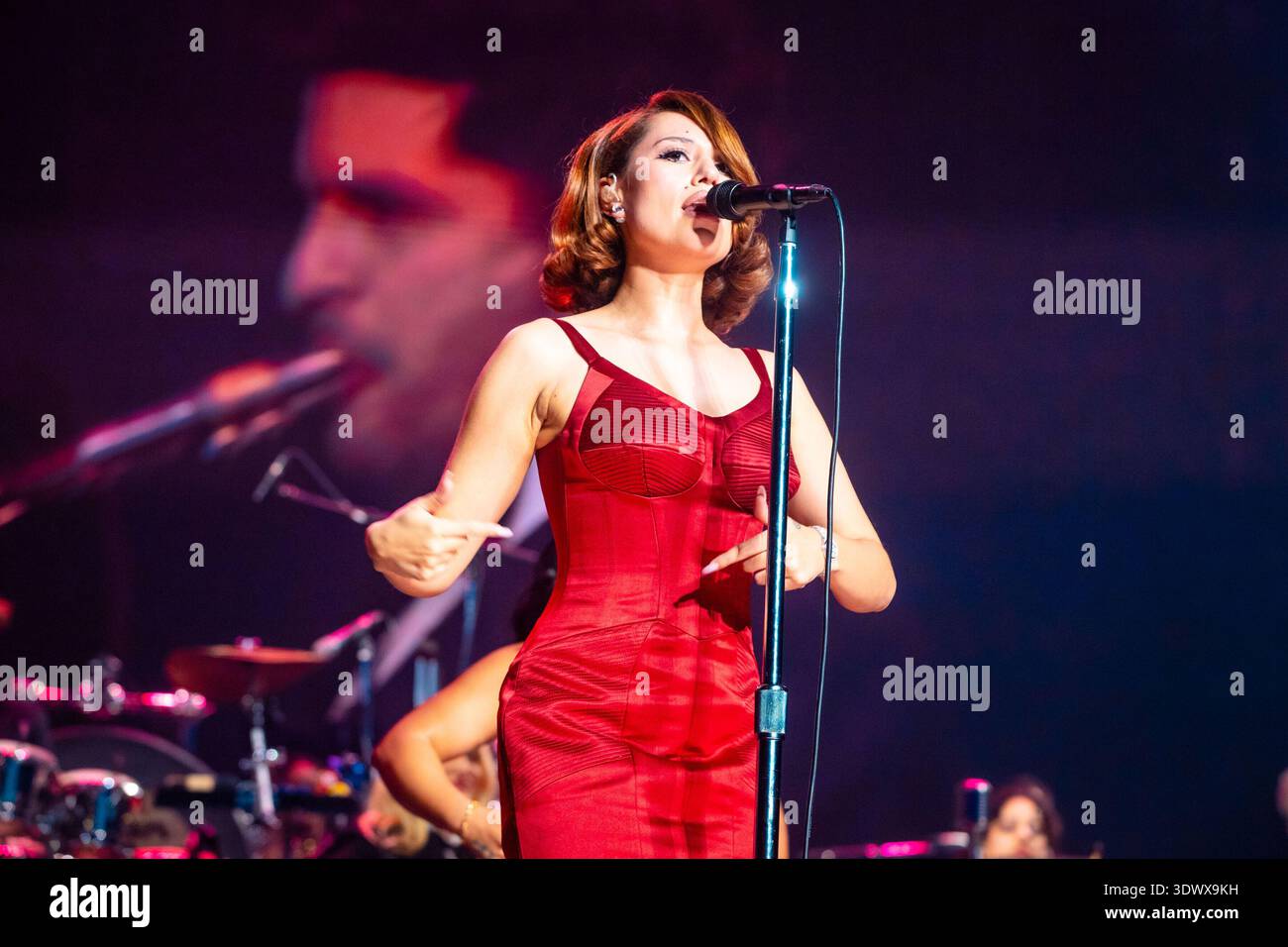Photo by: zz/Tom Rose/Famous/STAR MAX/IPx 2026 2/26/26 Raye performing ...