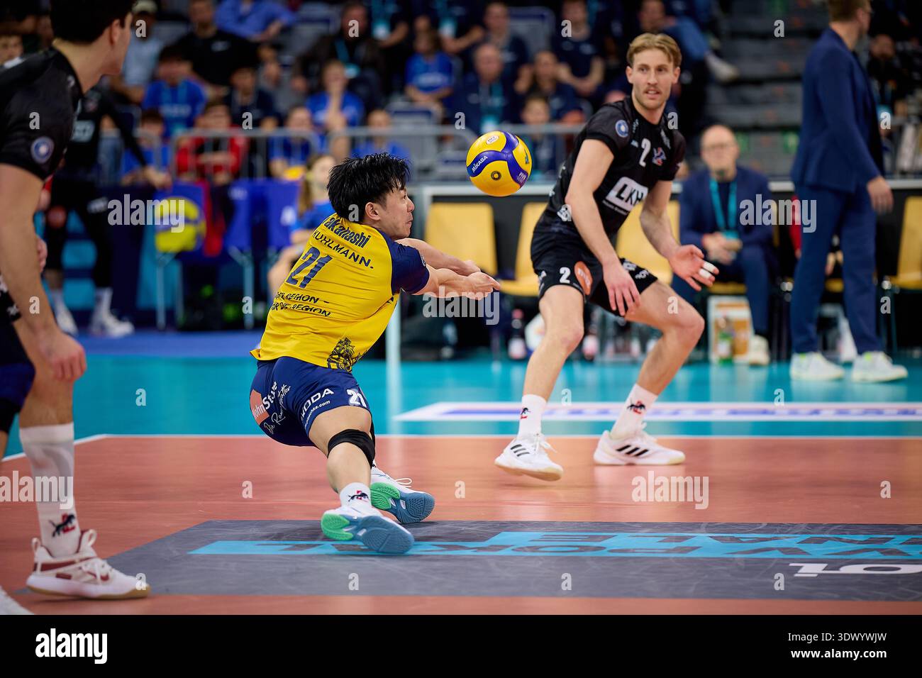 Annahme Sho Takahashi (SVG Lueneburg, #21) GER, VfB Friedrichshafen vs ...