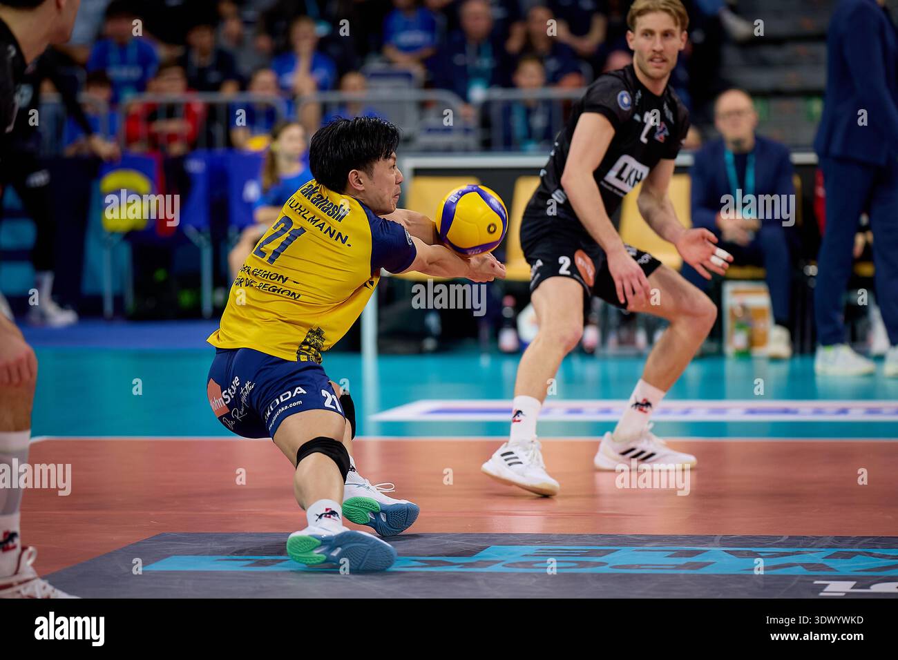 Annahme Sho Takahashi (SVG Lueneburg, #21) GER, VfB Friedrichshafen vs ...
