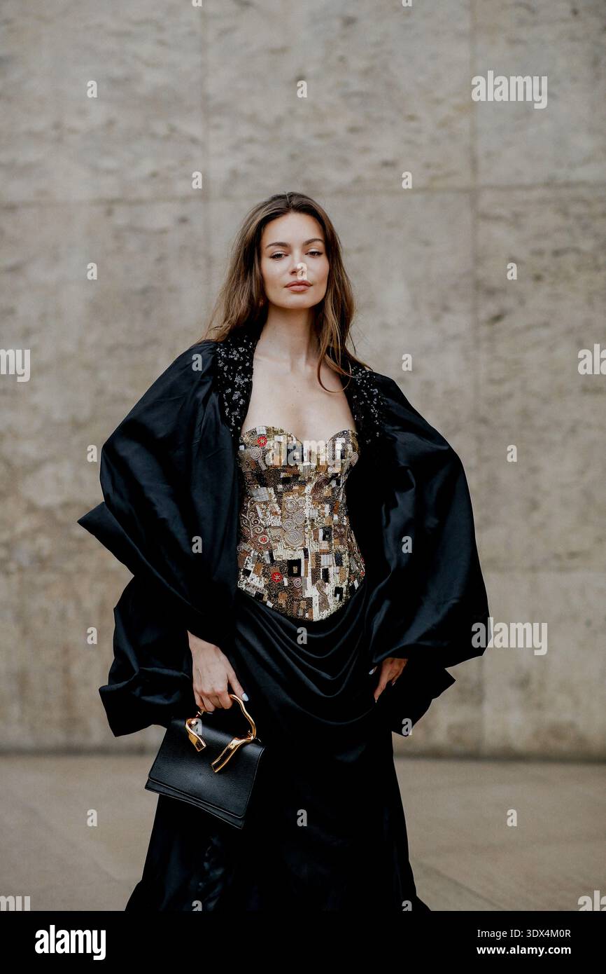 Street style, Mara Lafontan arriving at Rahul Mishra Spring-Summer 2026 ...