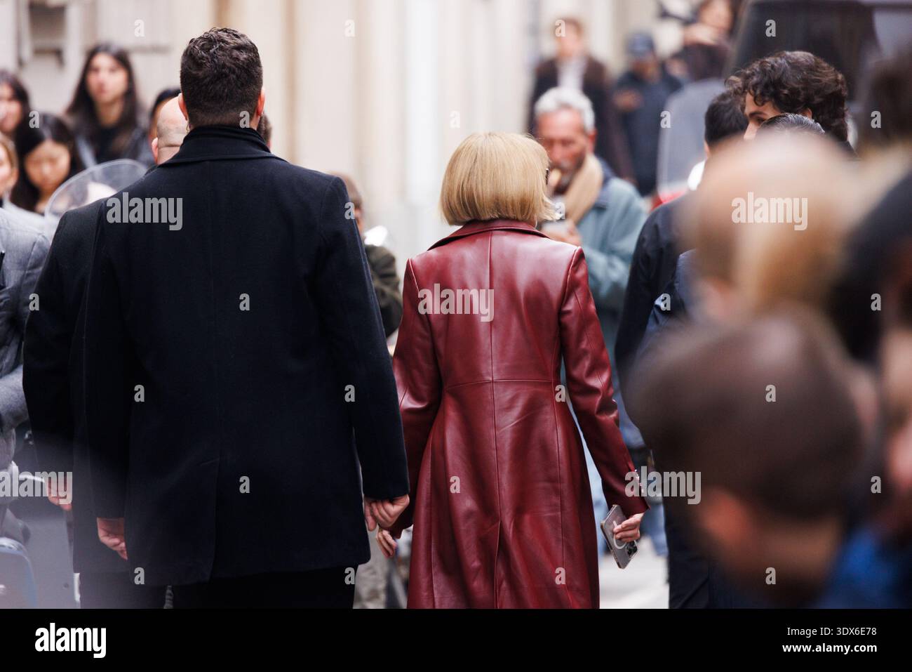 Anna Wintour leaves the Giorgio Armani fashion show during the Milan ...