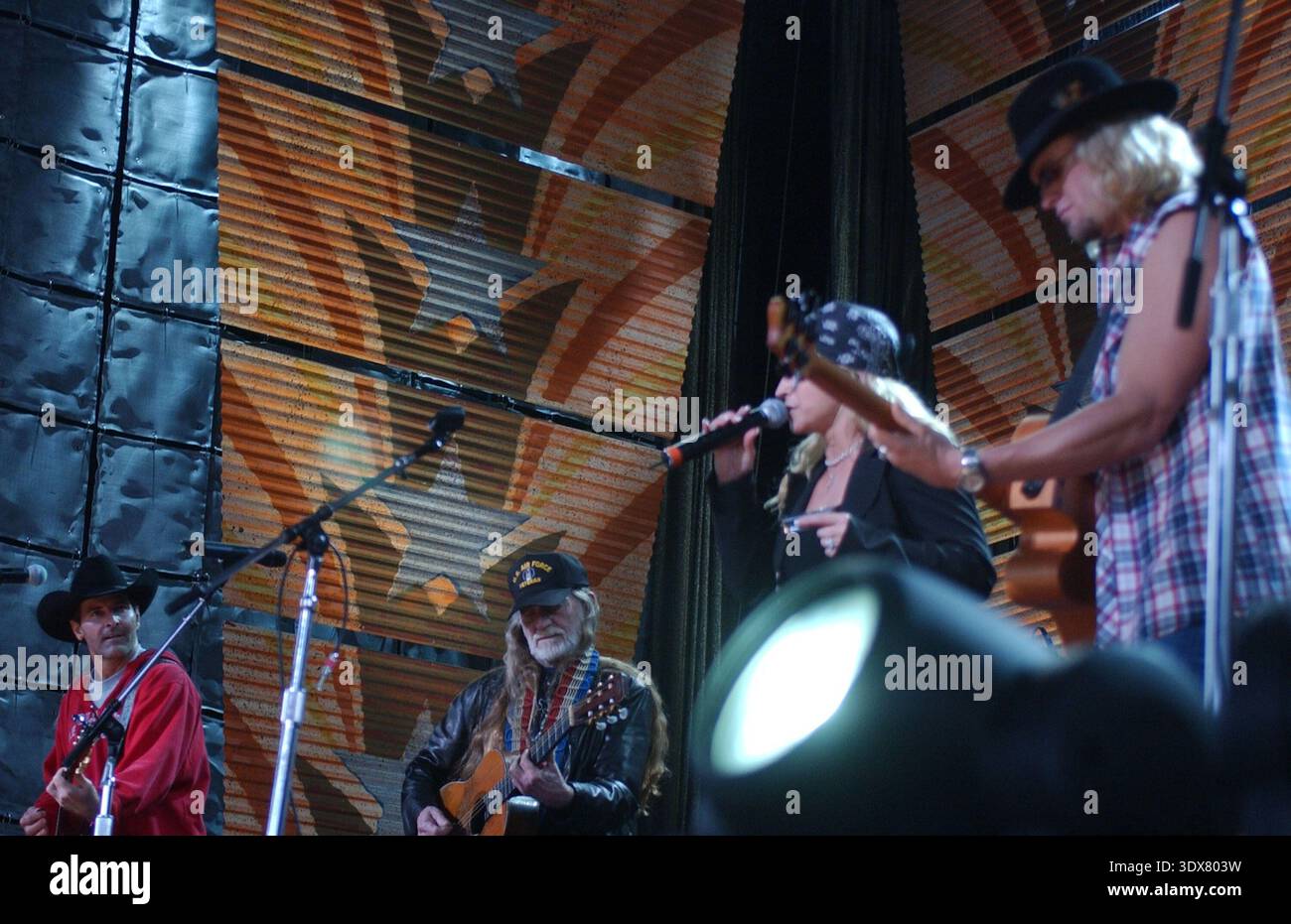 September 18, 2004; Seattle, WA, USA; Musicians Willie Nelson,Keith ...