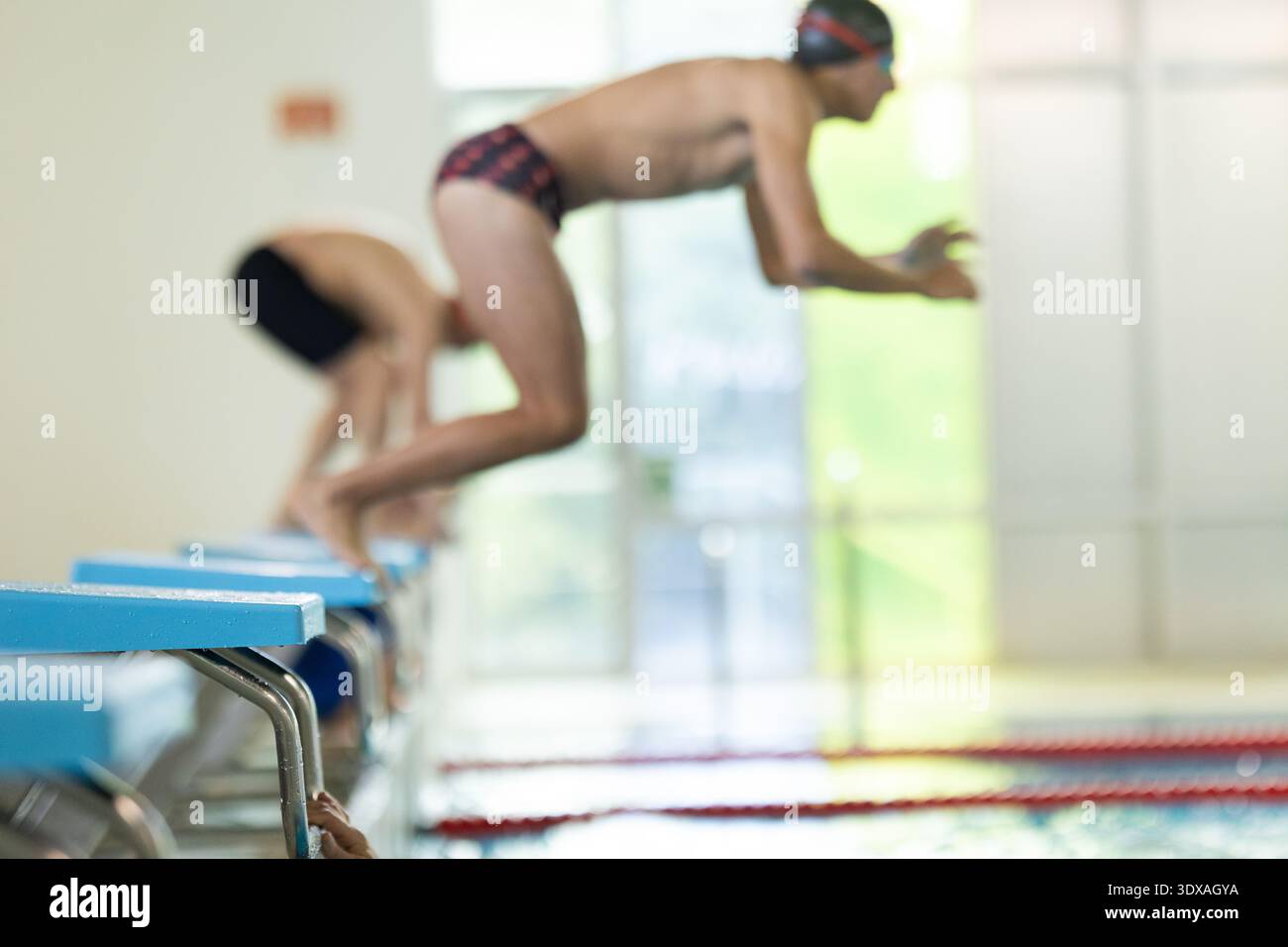 Swimmer diving from starting hi-res stock photography and images - Alamy