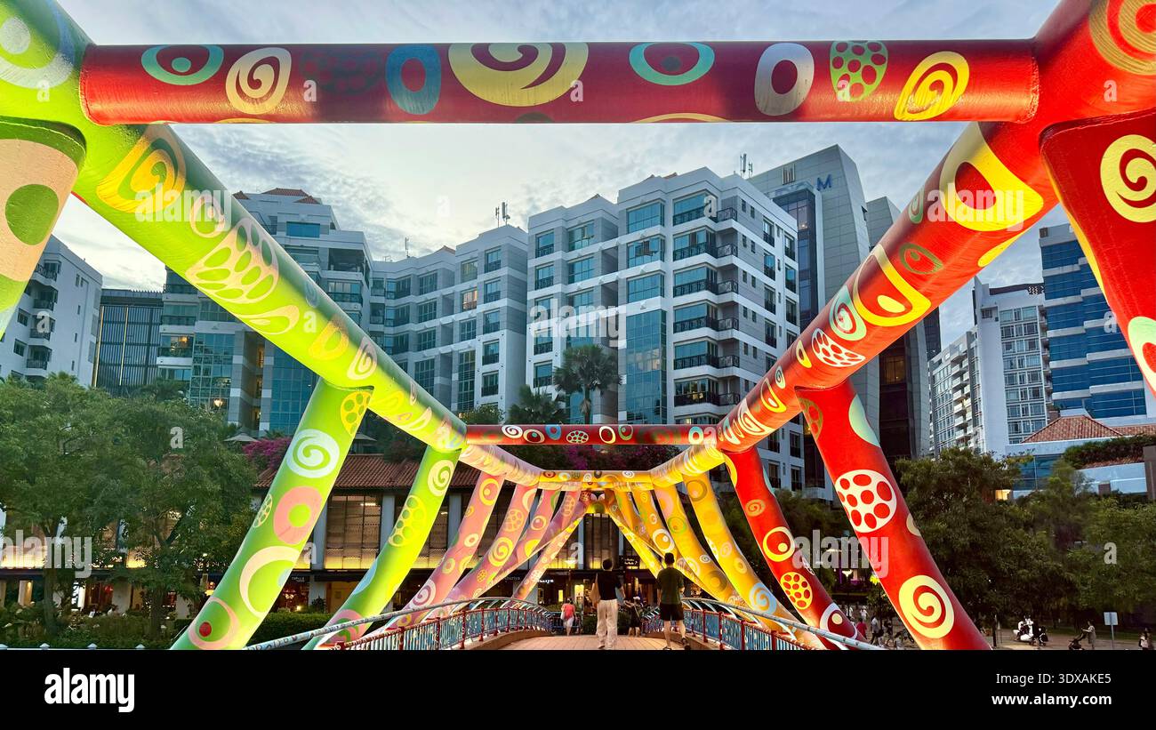 Alkaff Bridge pedestrian bridge crossing Singapore River at Robertson ...