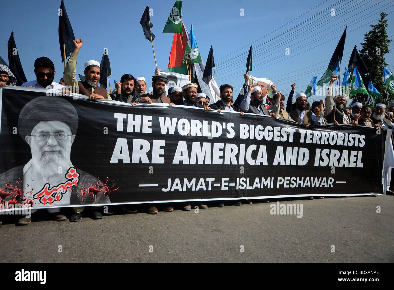 Supporters of Pakistani religious 'Jamaal-e-Islami' party chant slogans ...