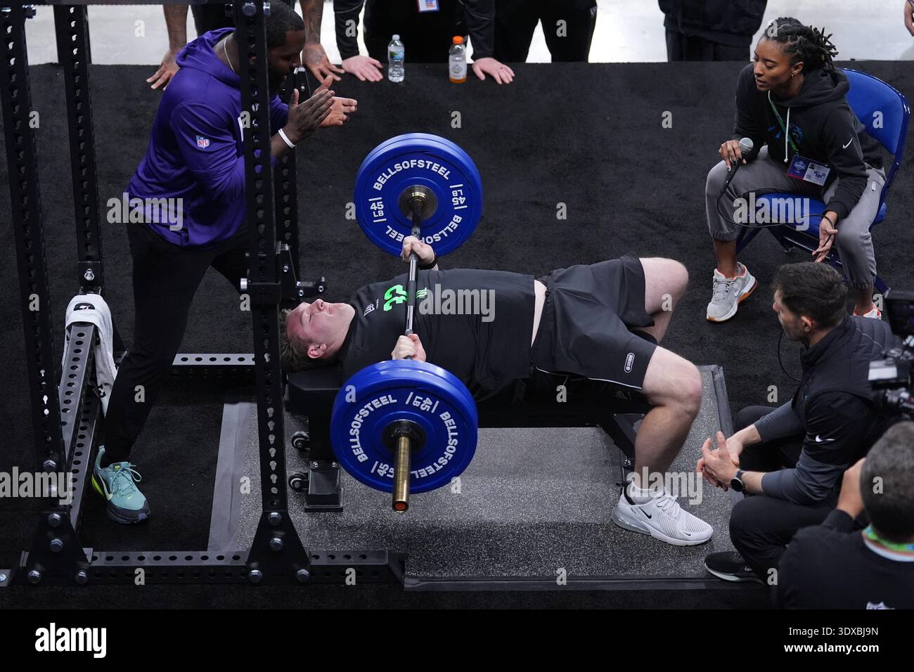 Auburn offensive lineman Connor Lew lifts weights at the NFL football ...