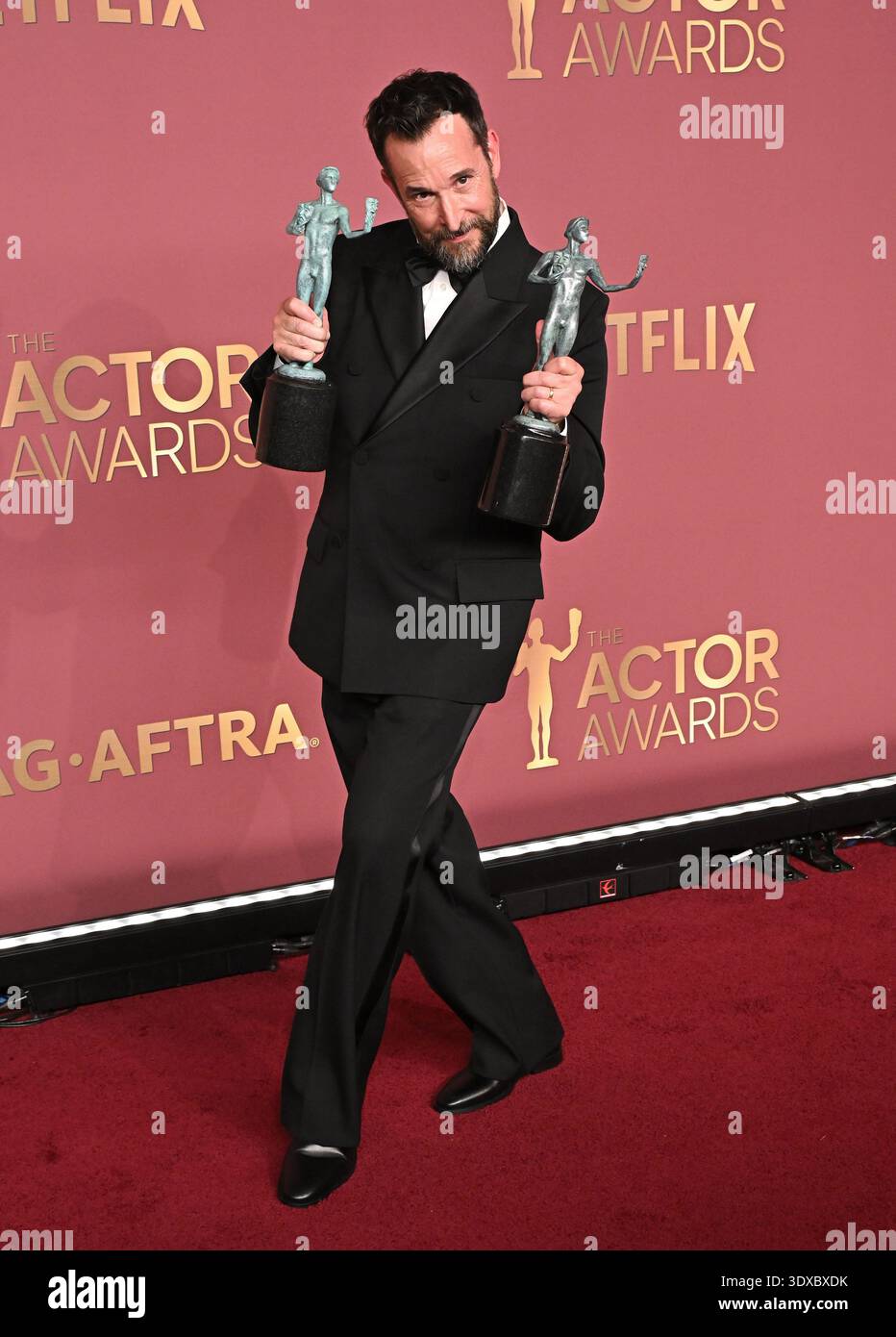 Noah Wyle in the press room at the 32nd Annual Actor Awards held at the ...