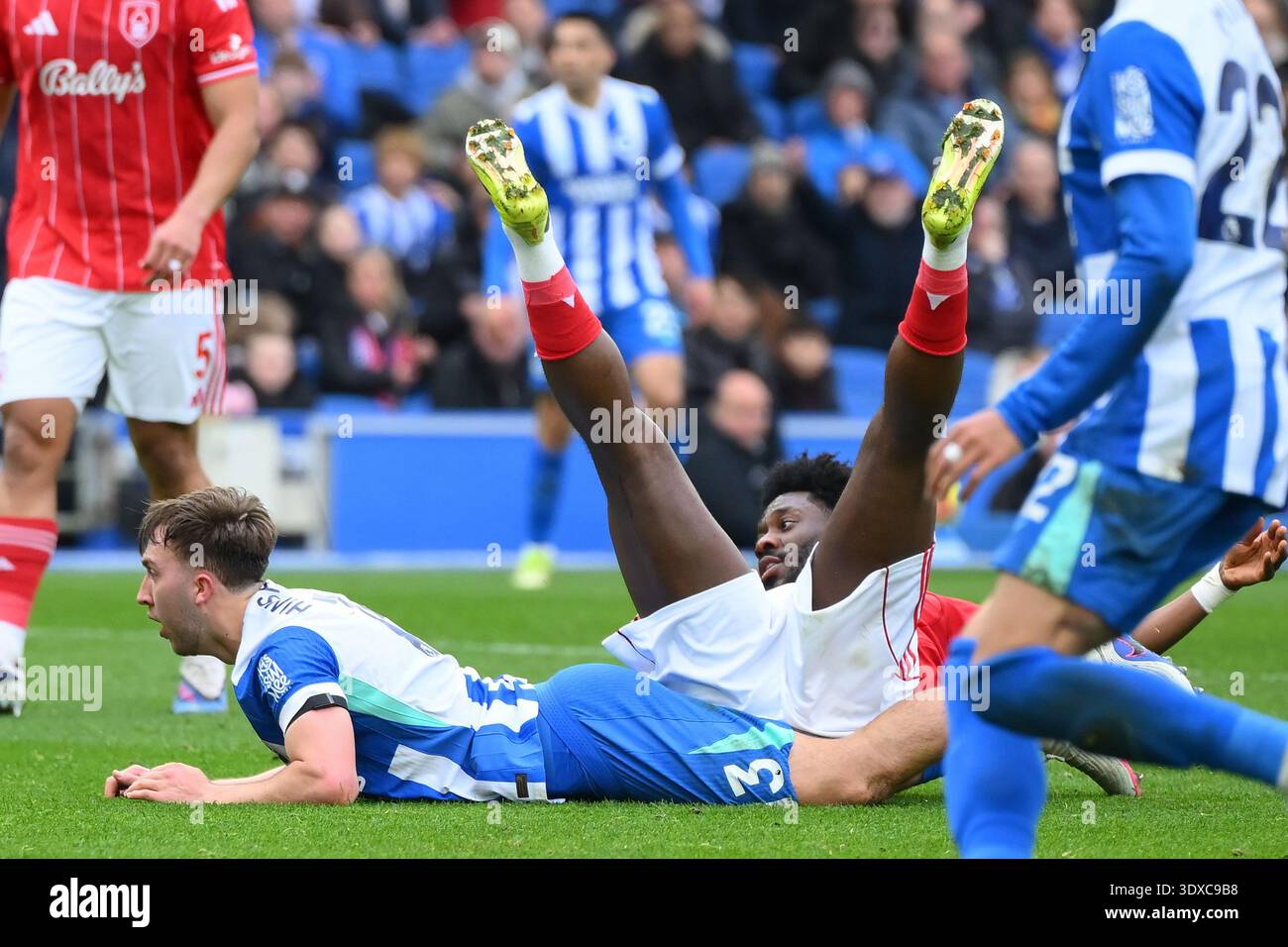 Ola Aina of Nottingham Forest with Jack Hinshelwood of Brighton during ...
