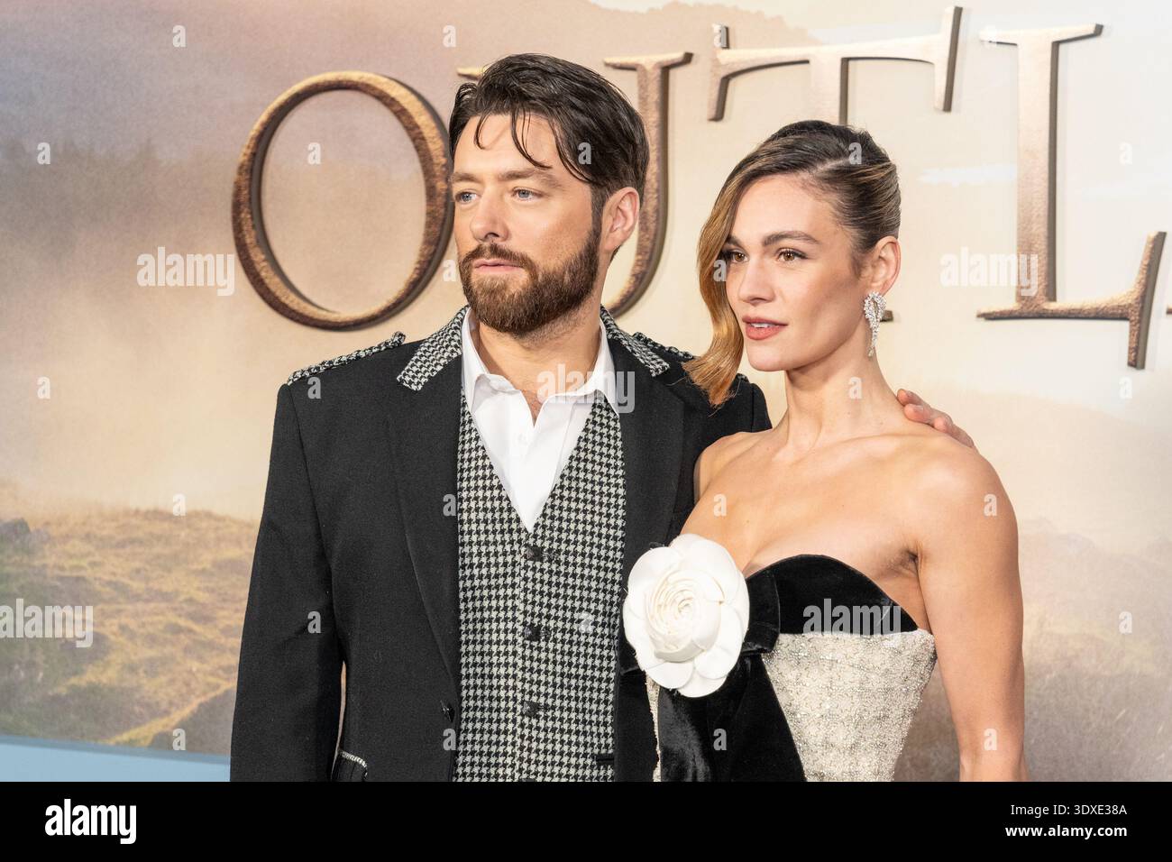 Richard Rankin wearing dress by Siobhan MacKenzie and Sophie Skelton ...