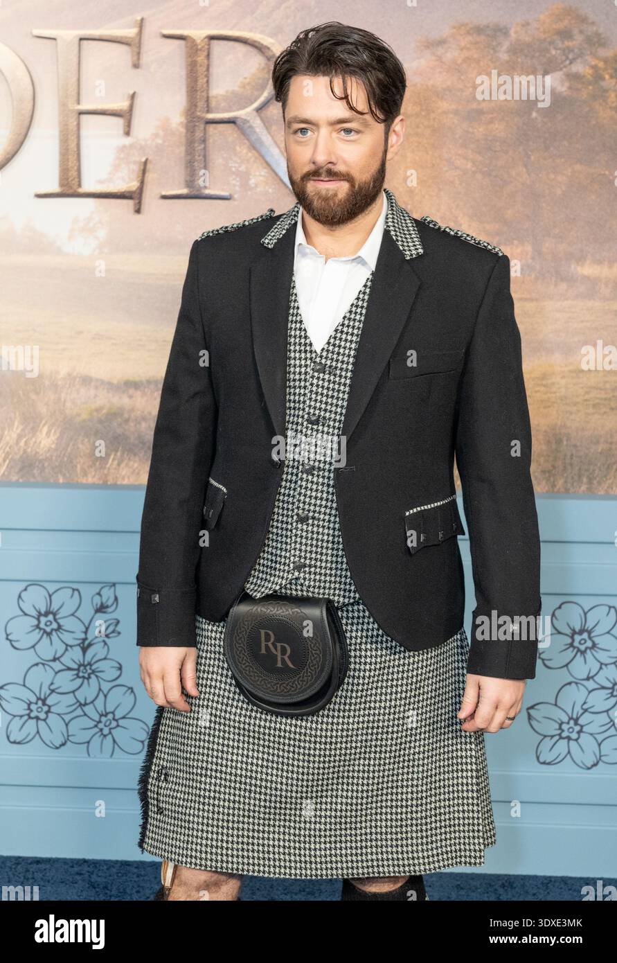 Richard Rankin wearing dress by Siobhan MacKenzie attends season eight ...