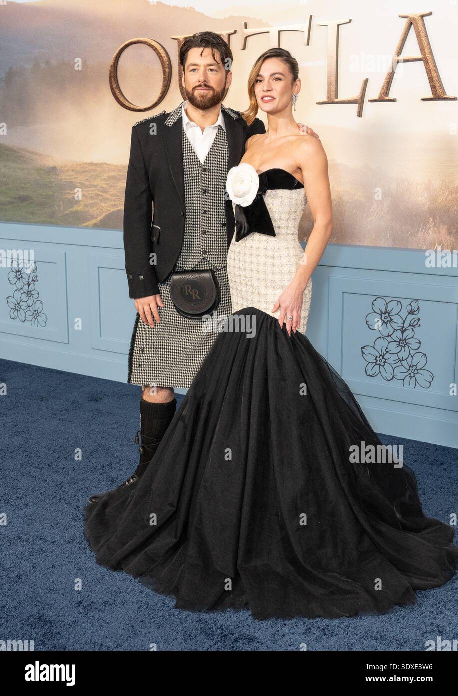 Richard Rankin wearing dress by Siobhan MacKenzie and Sophie Skelton ...