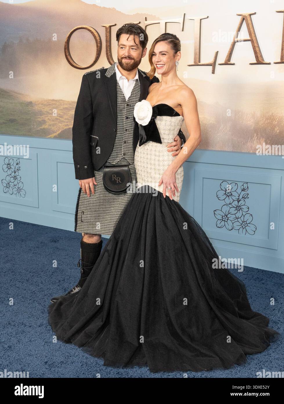 Richard Rankin wearing dress by Siobhan MacKenzie and Sophie Skelton ...