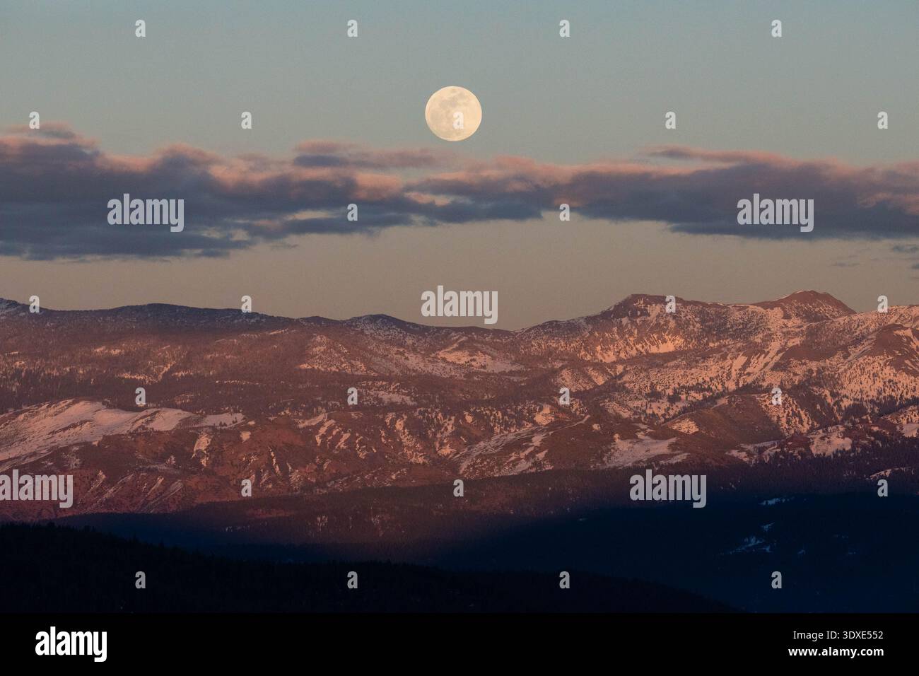 The full Moon slowly rises over the Northern Sierra Nevada Mountains ...