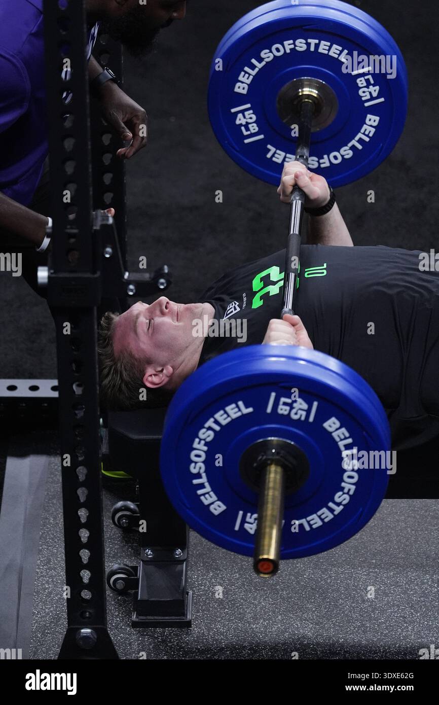 Auburn offensive lineman Connor Lew lifts weights at the NFL football ...