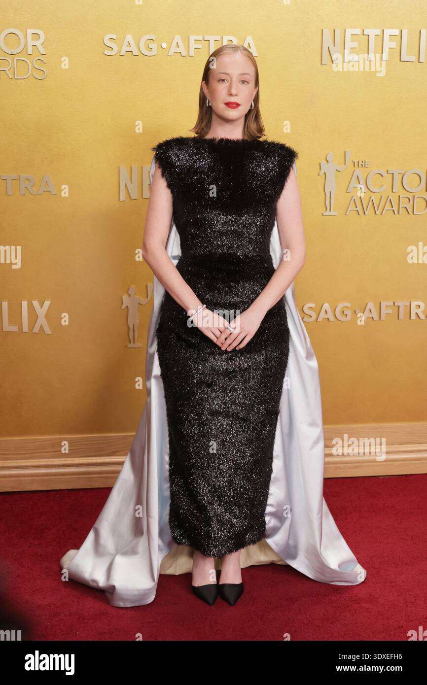 Hannah Einbinder attends the 32nd Annual Actor Awards at Shrine ...
