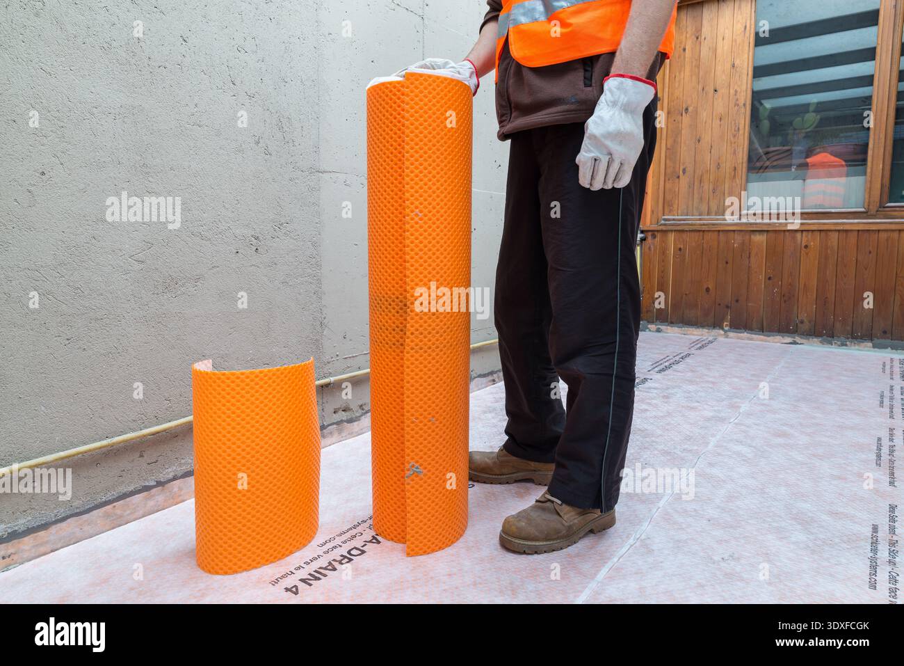 Schluter Ditra Drain 4, polyethylene drainage membrane with fiber ...
