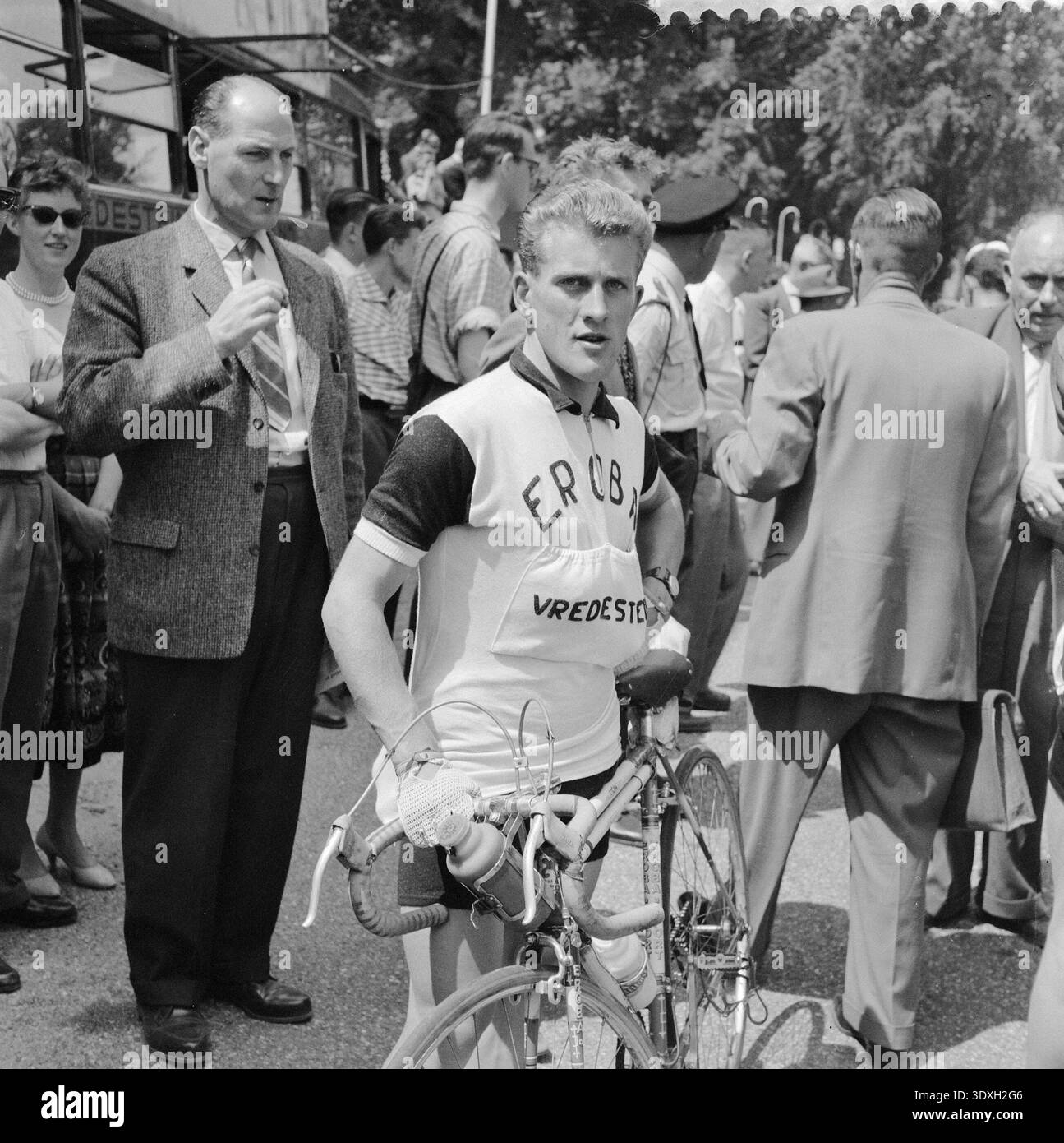 Tour de france participant image hi-res stock photography and images ...