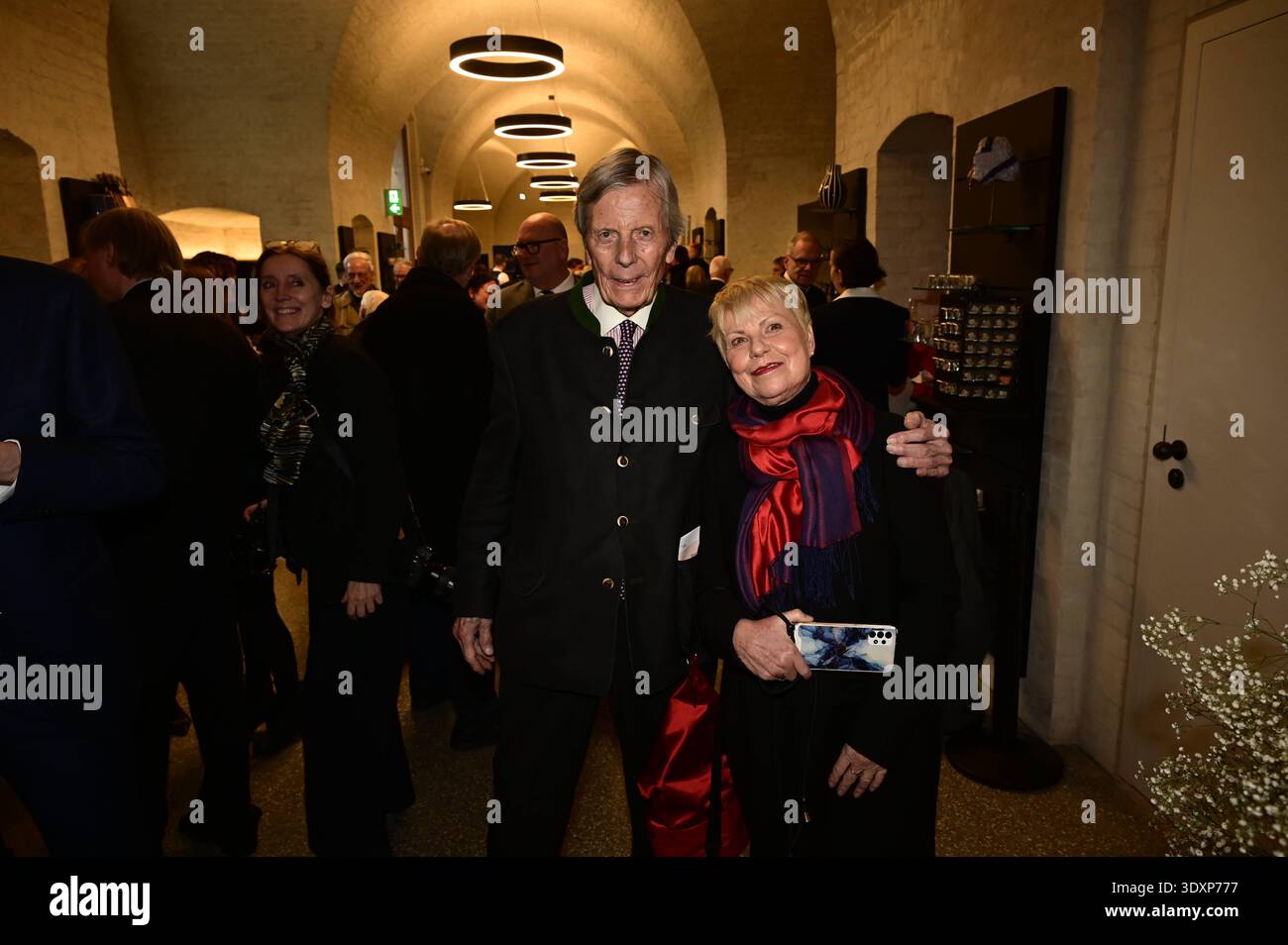 Wulf von Moltke und Angelika Lunzer bei der Wiedereröffnung der ...