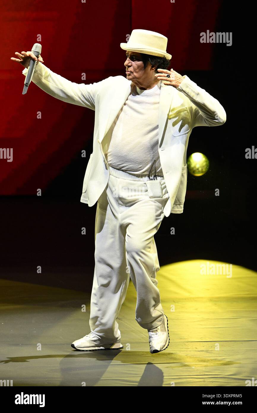Italian singer-songwriter Renato Zero, performs during the L'ORAZERO IN ...